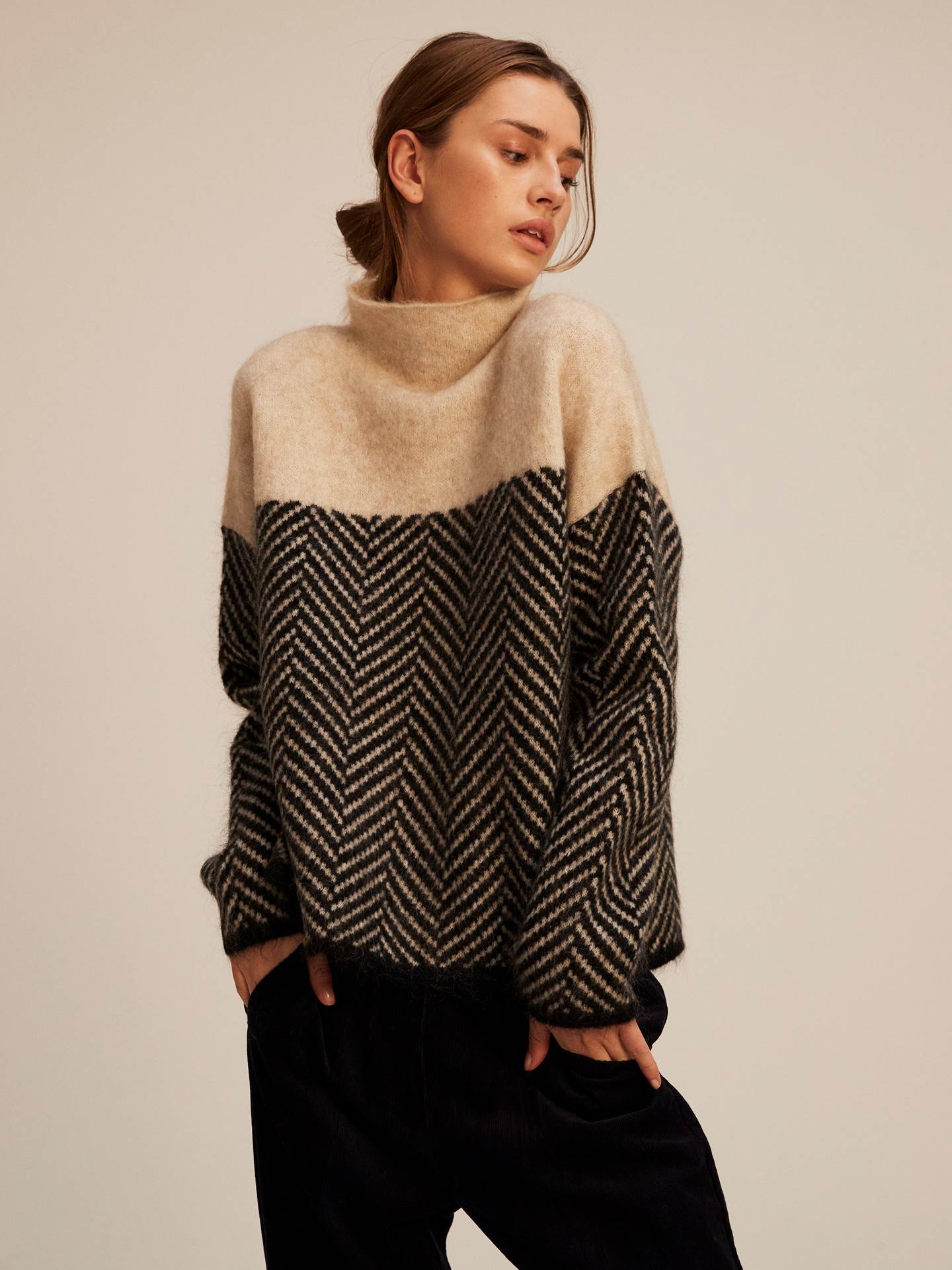 Second Female Herrin Knit T-Neck-