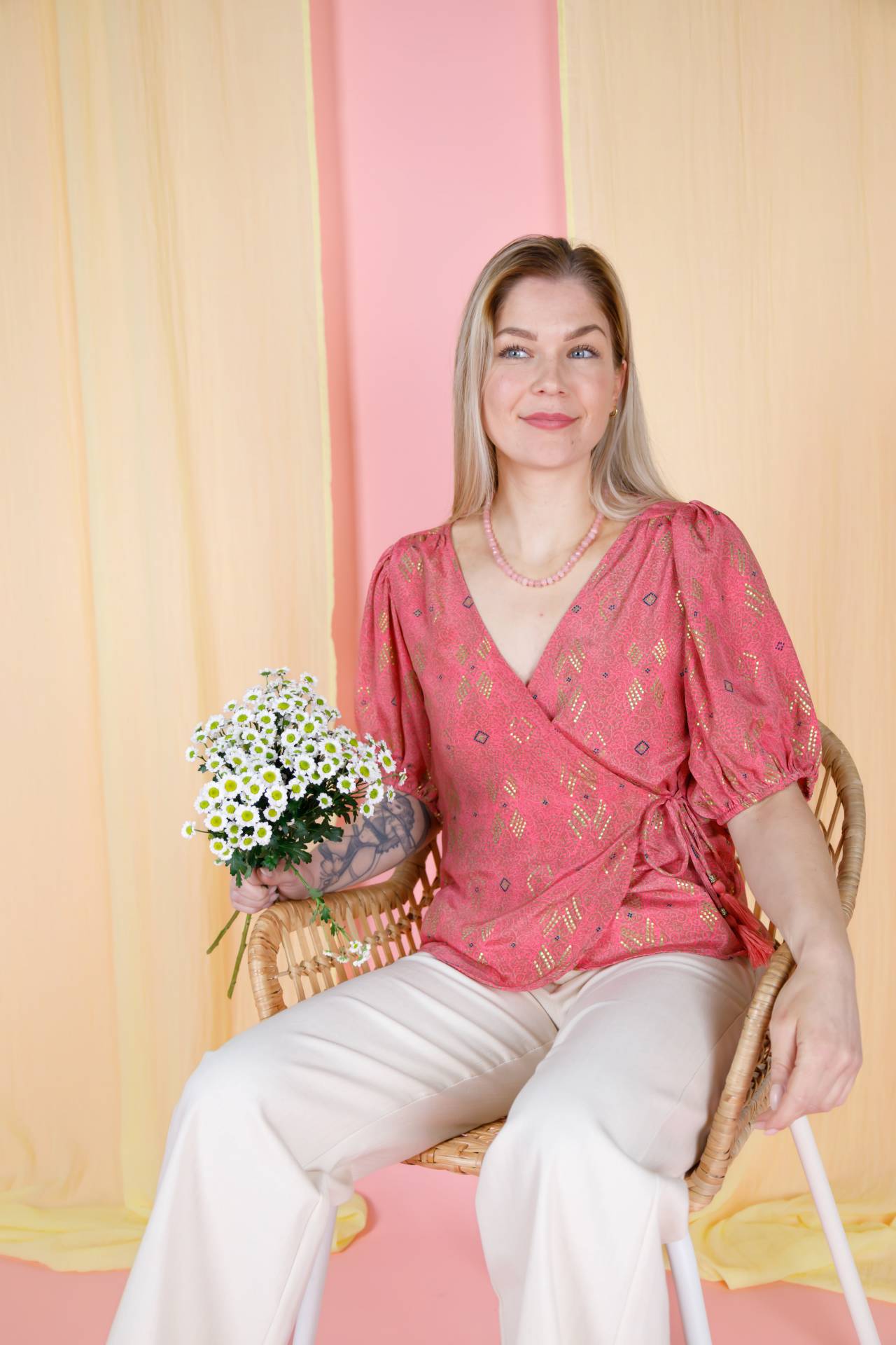 Black Colour Luna Puff Wrap